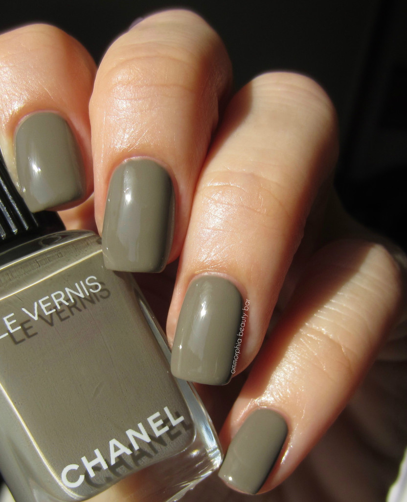 CHANEL | Le Vernis Longwear & Le Gel Coat Longwear | ommorphia beauty bar